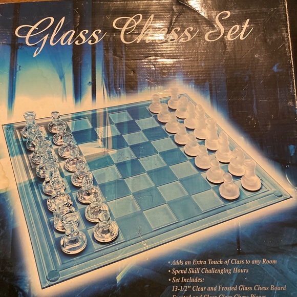 Games | Vintage Glass Chess Set 32 Pieces Frosted And Clear With Glass ...